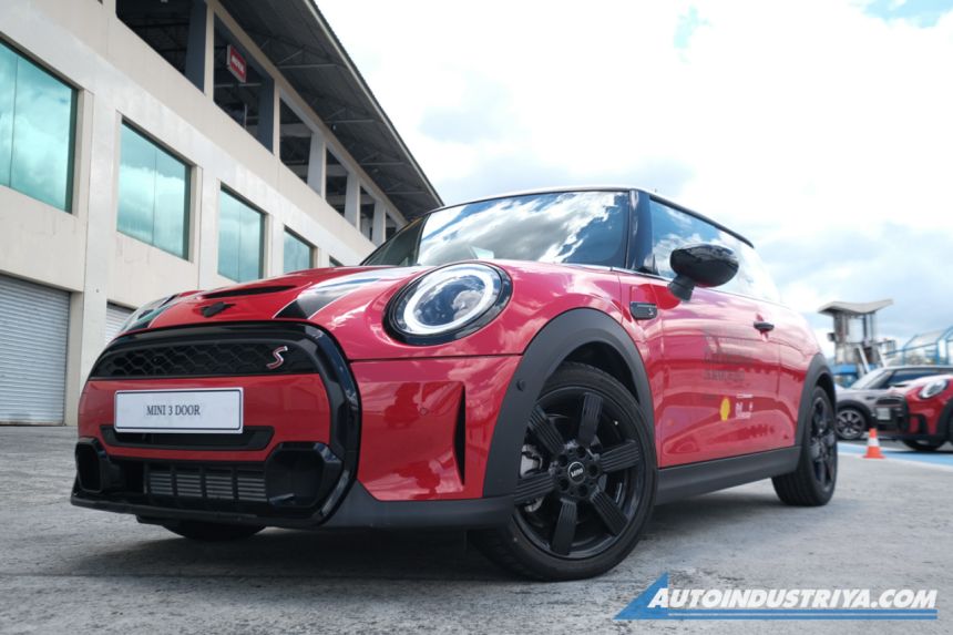 Circuit Drive: 2023 Mini Cooper S 3-Door - Autohub Group